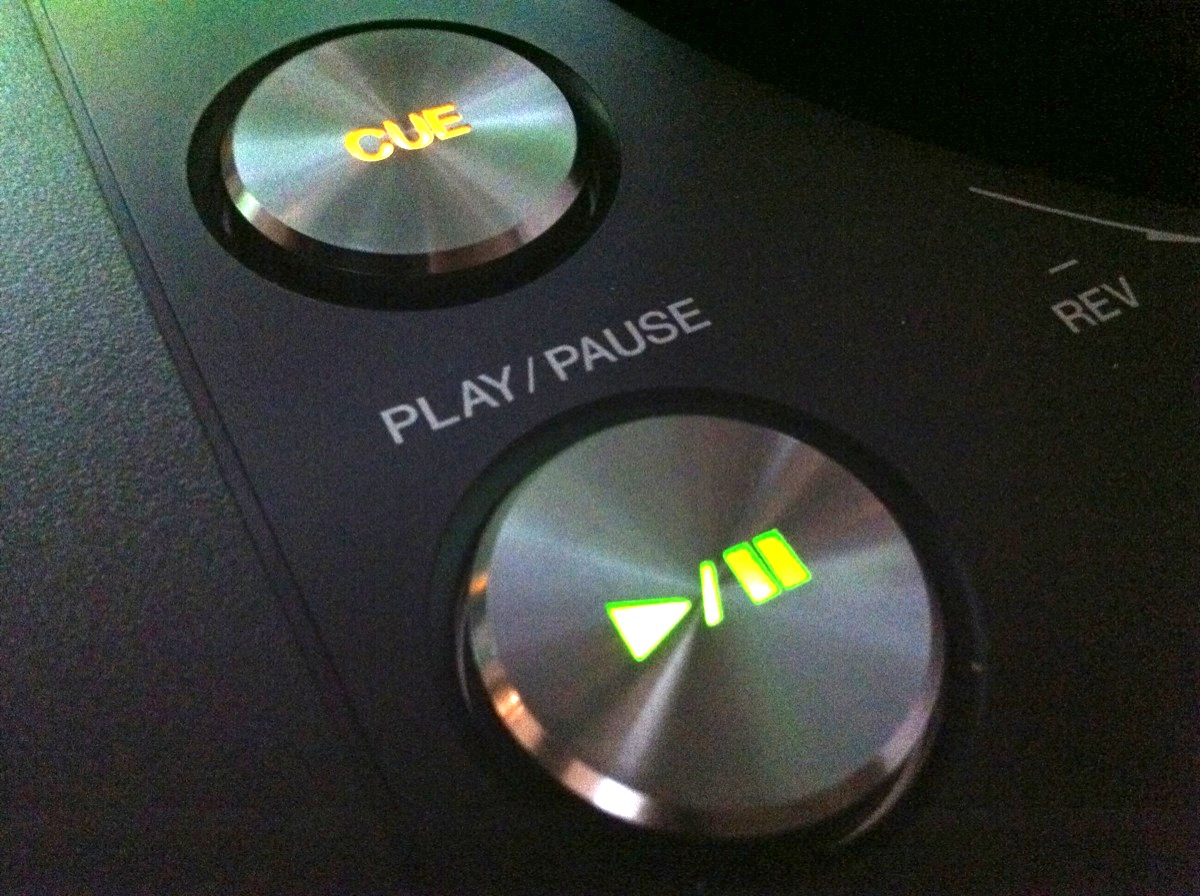 Review: The Pioneer DDJ-S1 DJ Controller: Is Big Beautiful?