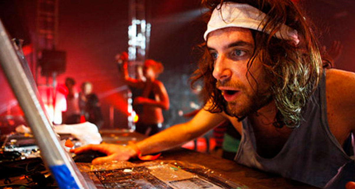 Roundup: 6 Laptop Stands For DJs - Digital DJ Tips