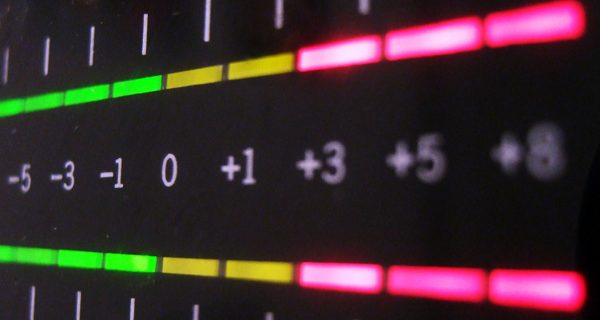 How To Set Your Volume Levels Like a Pro When DJing - Digital DJ Tips