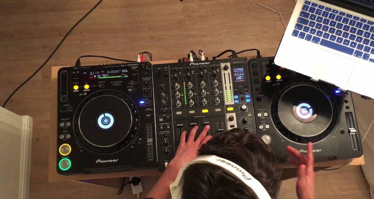 How To Livestream DJ Sets: 4 Ways To Do It