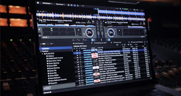 How To DJ With Digital DJ Controllers & Pro Gear - Digital DJ Tips