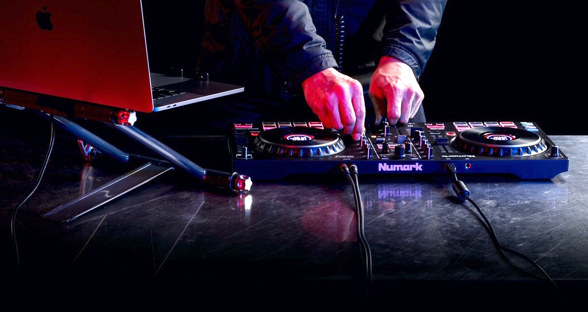 Numark Mixtrack Platinum FX Review - Digital DJ Tips