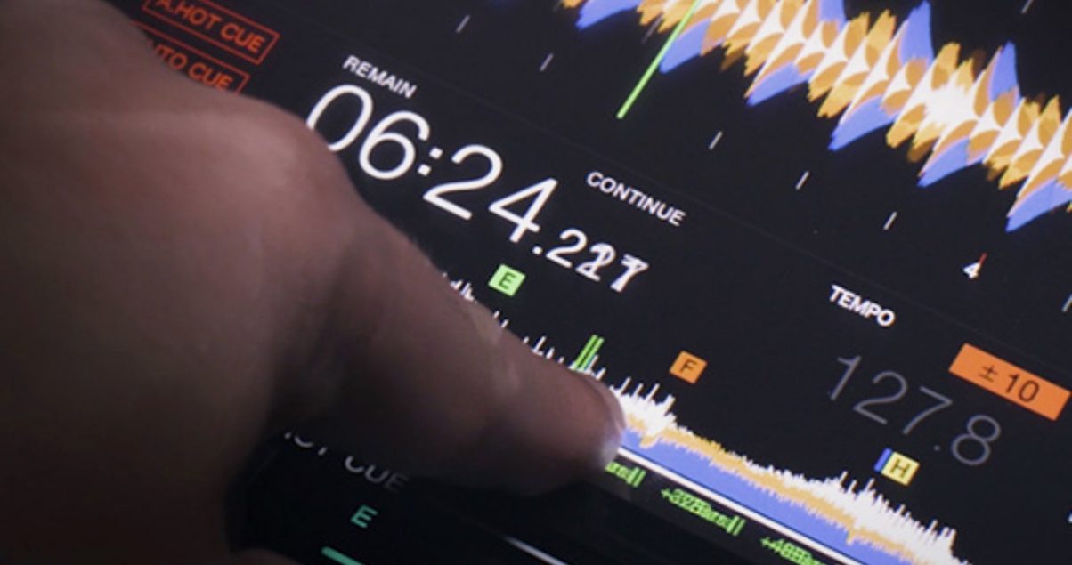 Pioneer DJ CDJ-3000 Media Player Review - Digital DJ Tips