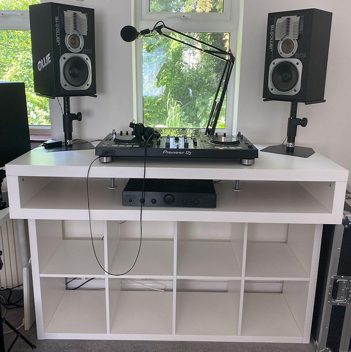 What’s The Right Height For A DJ Desk? - Digital DJ Tips
