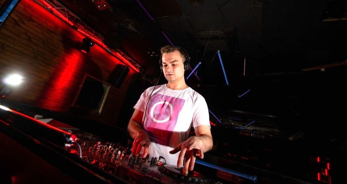 10 More Mistakes Beginner DJs Make (That Pros Don't) - Digital DJ Tips