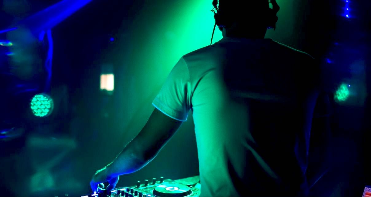 13 DJing Fears & Nightmares (& How To Avoid Them) - Digital DJ Tips