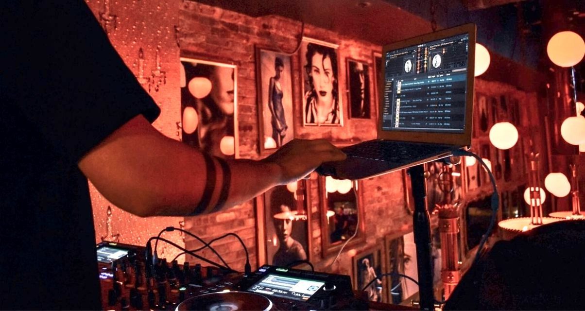 How To Pick Songs For A DJ Set - Digital DJ Tips