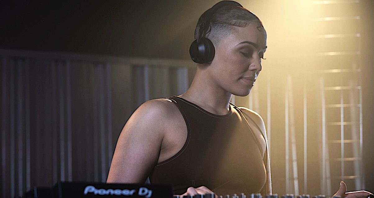 headphones - Digital DJ Tips