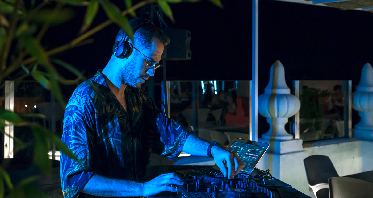 How To Prep For A Weekly DJ Residency [Live DJing Q&A With Phil Morse]