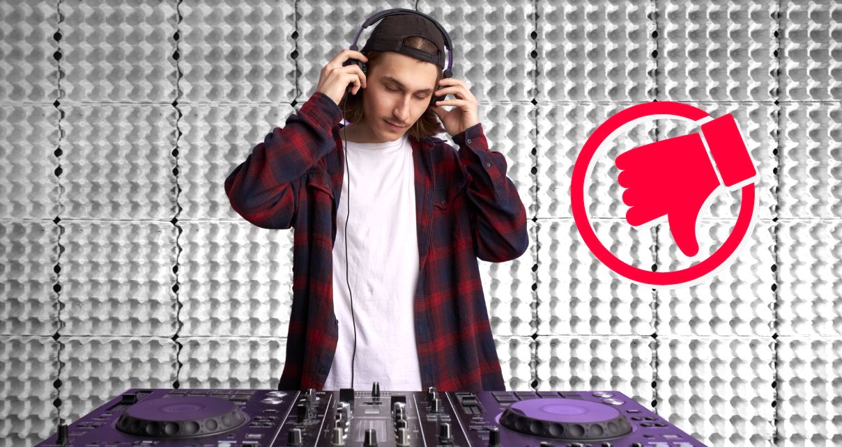 How To DJ With Digital DJ Controllers & Pro Gear - Digital DJ Tips