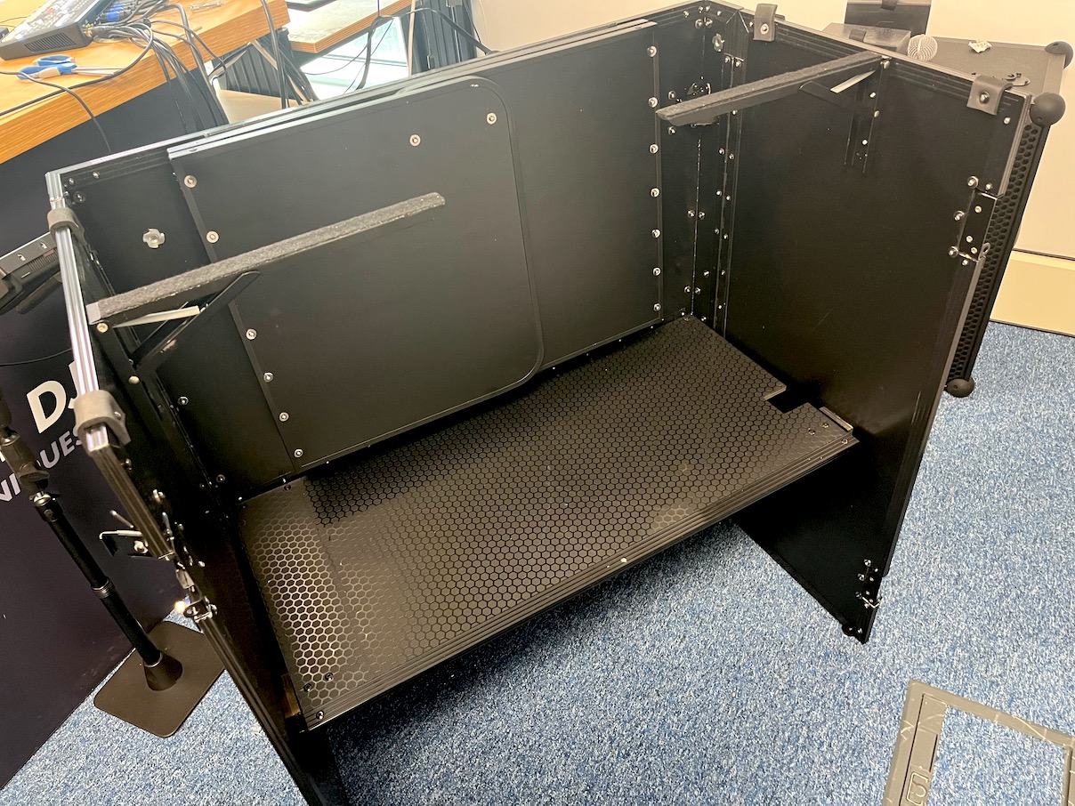 UDG Ultimate Fold Out DJ Table Mk2 Plus Review - Digital DJ Tips