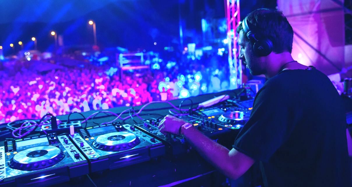 7 Surprising Things DJs Take To Their Gigs - Digital DJ Tips