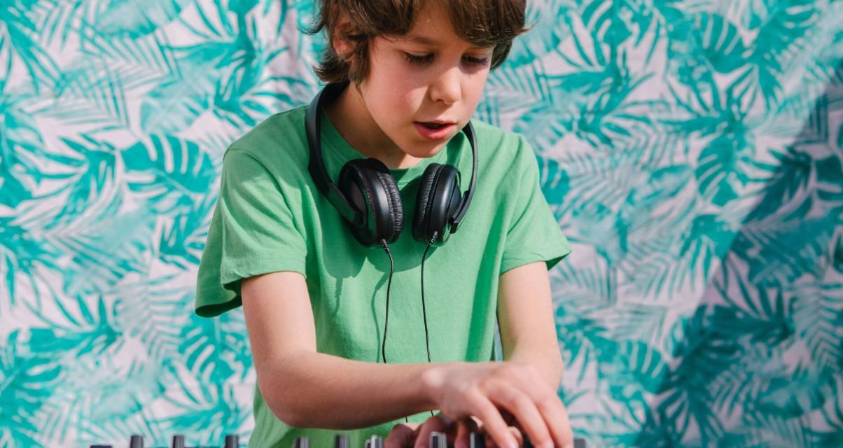 How To Teach Your Kid to DJ - Digital DJ Tips