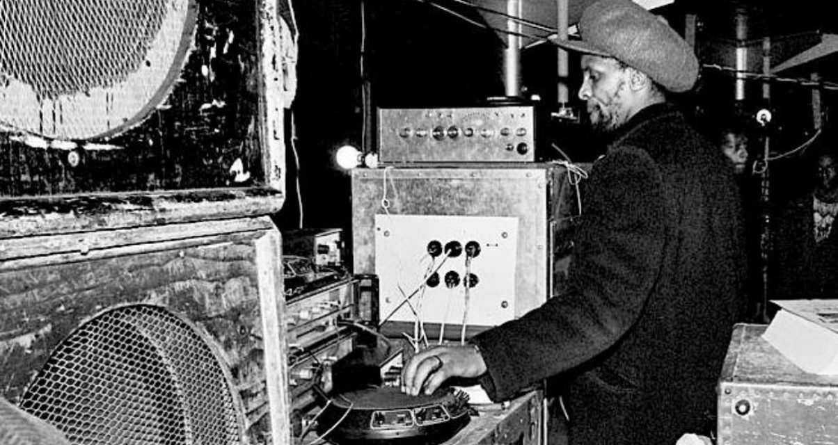 How To Use The Echo Effect When DJing - Digital DJ Tips