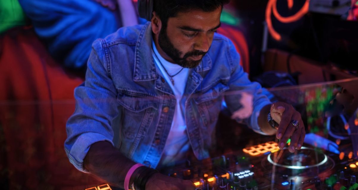 Five Steps To Becoming A Better DJ In 2024 - Digital DJ Tips