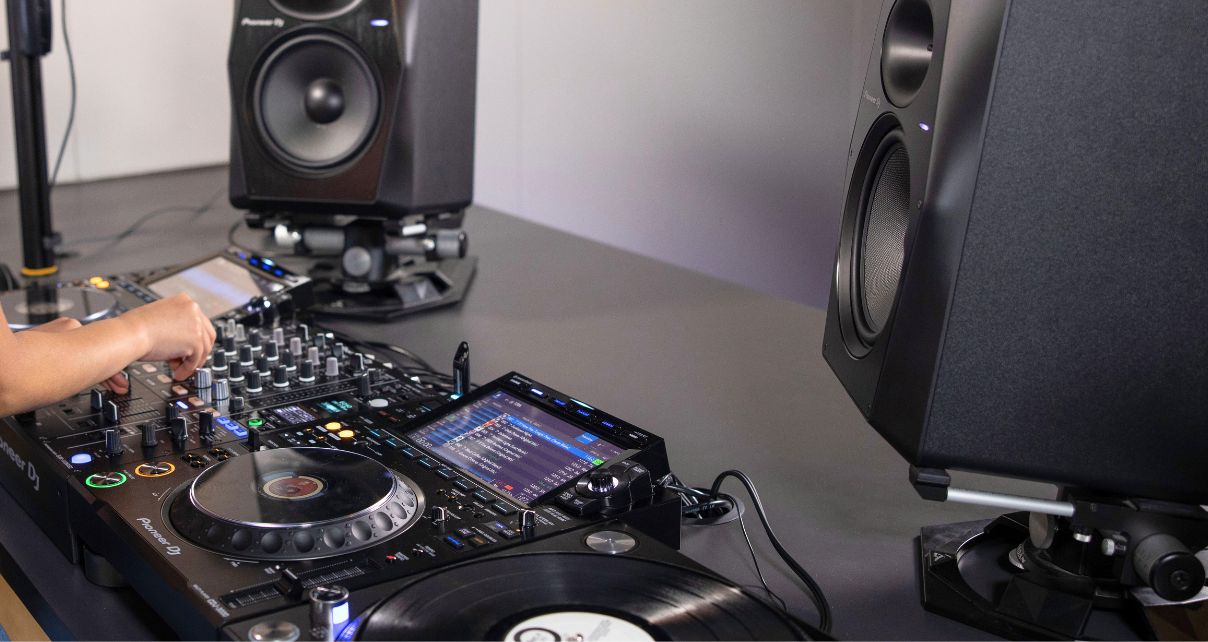 5 Ways To Make Your DJ Studio Sound Great - Digital DJ Tips