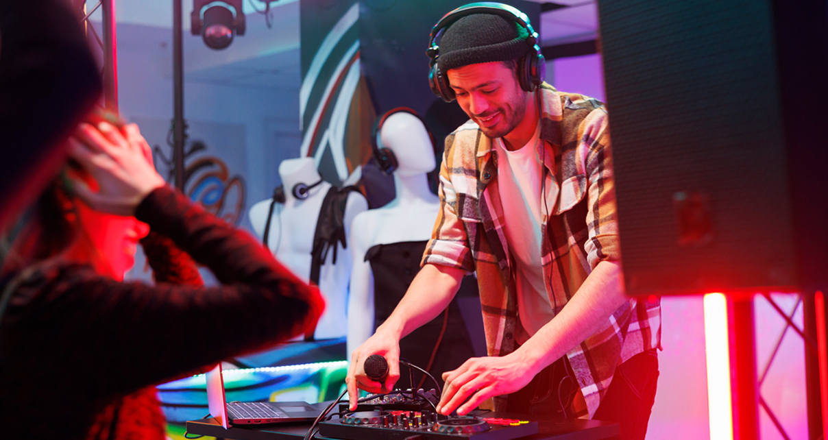10 Tips For Smashing Your First DJ Gig - Digital DJ Tips